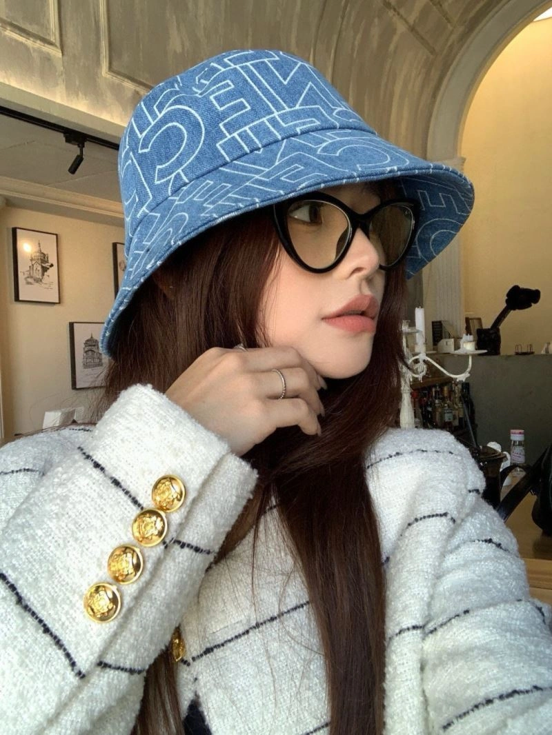 Top mirror Celine Caps