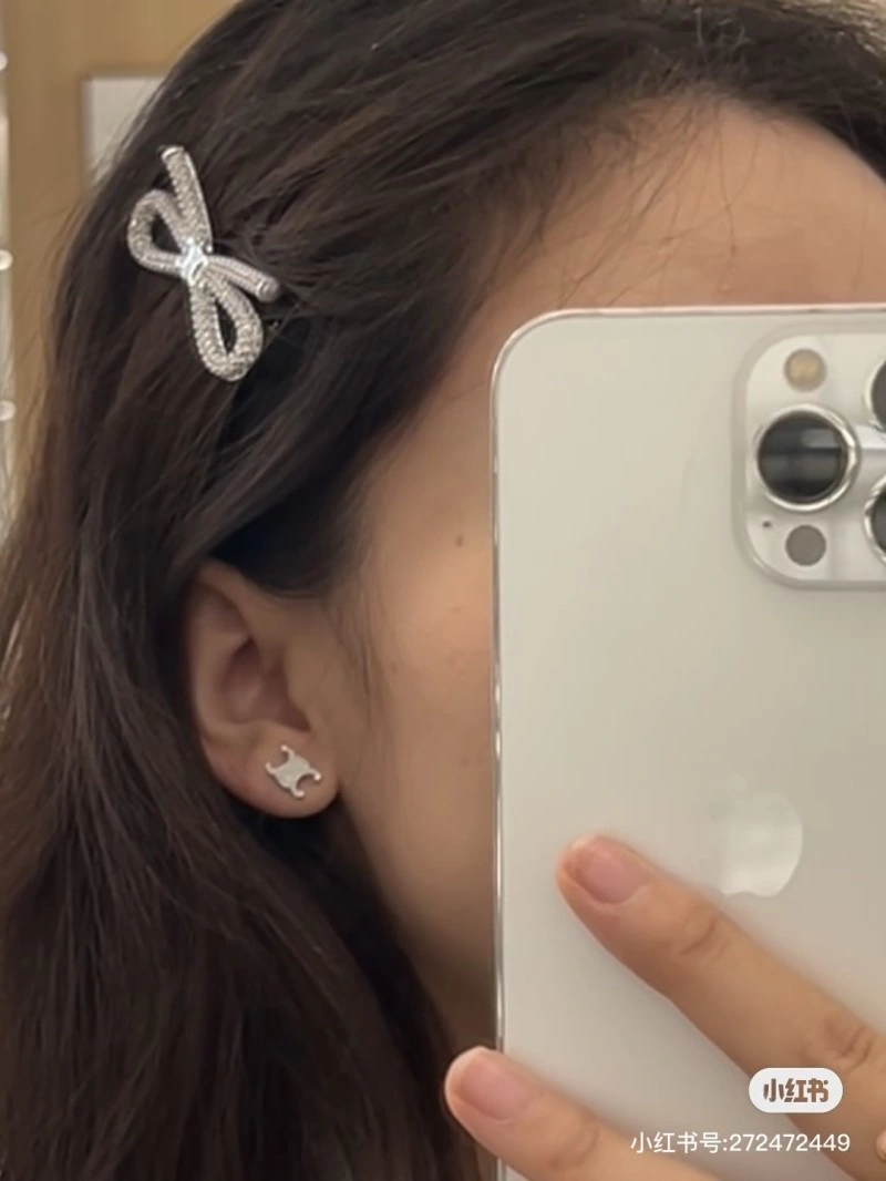 Accurate model Celine Hairpins