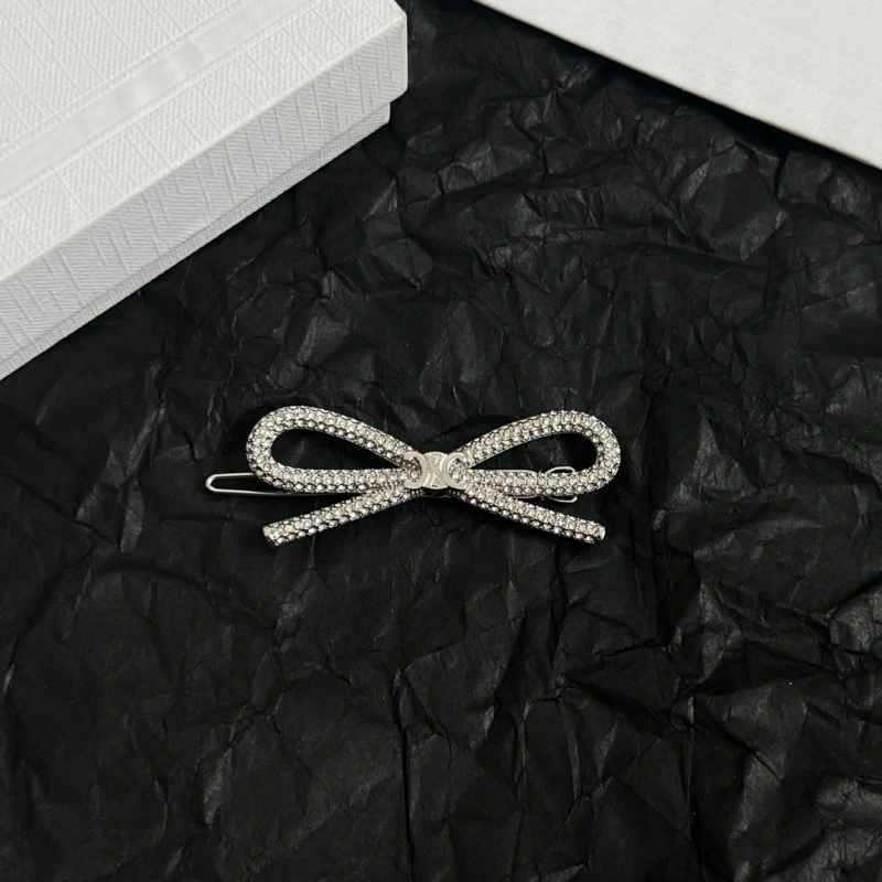 Accurate model Celine Hairpins