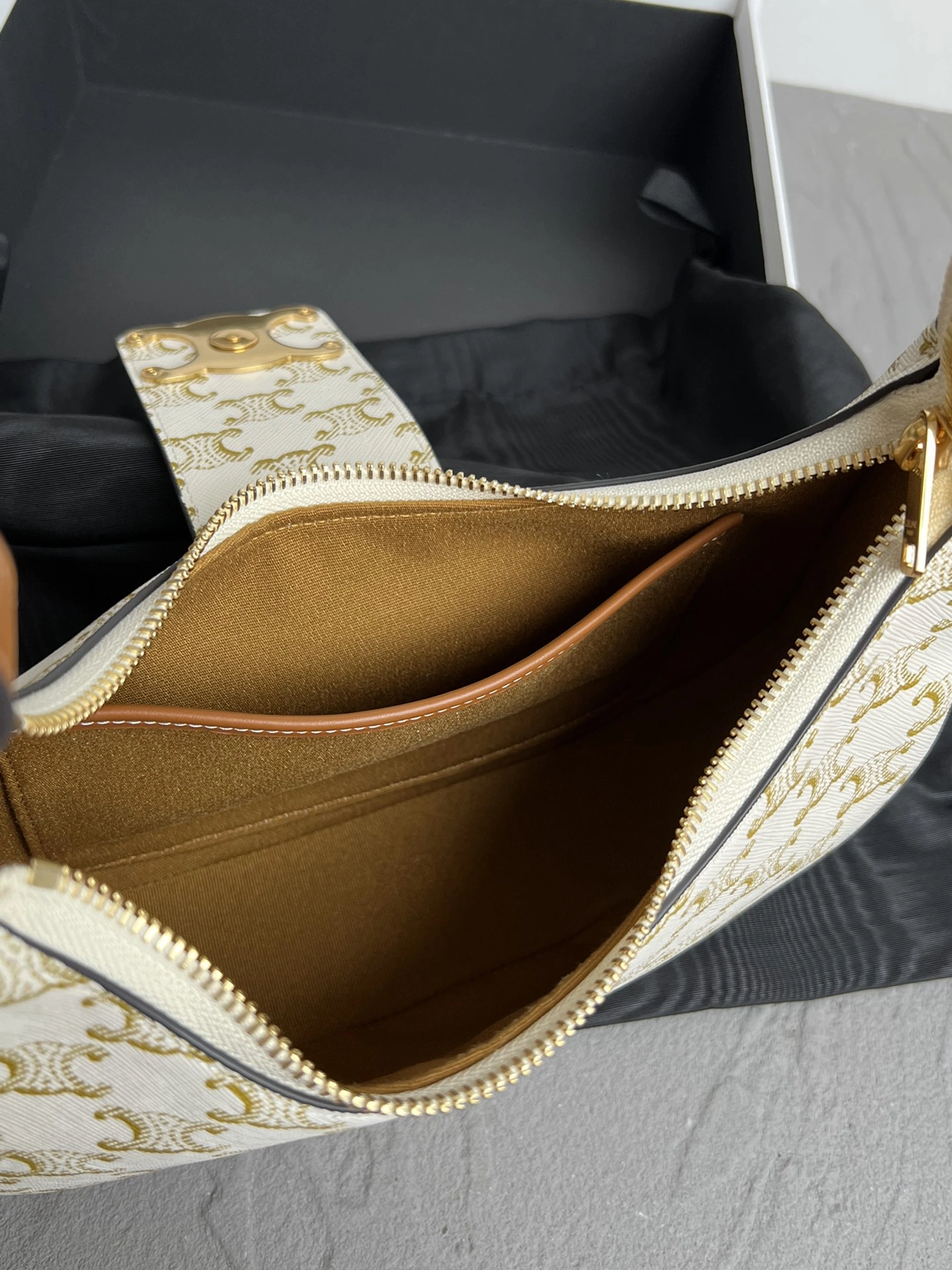 Bargain Celine Hobo Bags