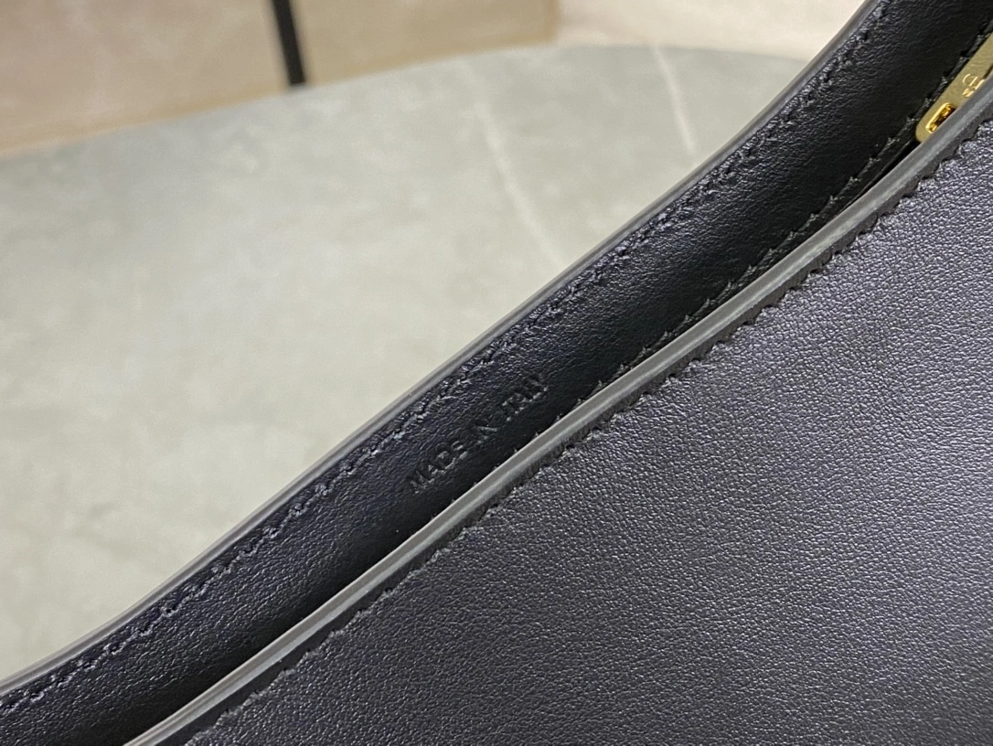 Top mirror Celine Hobo Bags