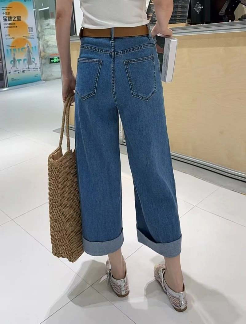 Accurate model Celine Jeans