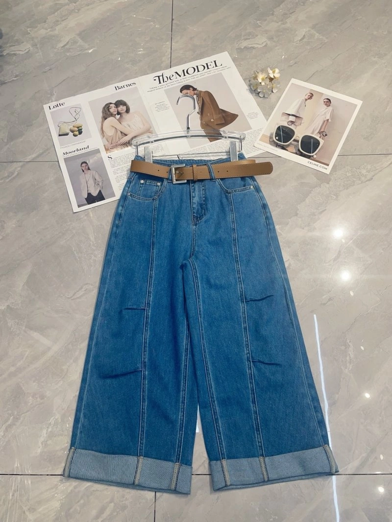 Accurate model Celine Jeans