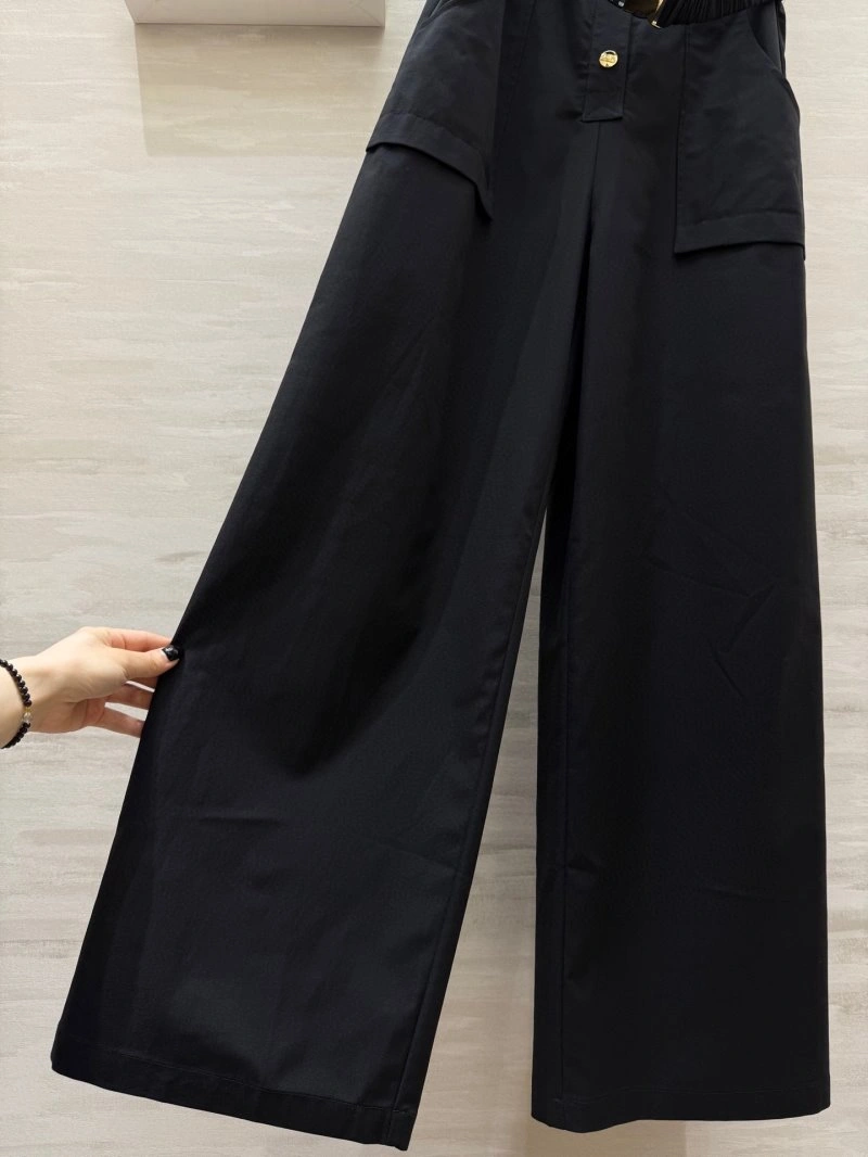 Accurate model Celine Long Pants