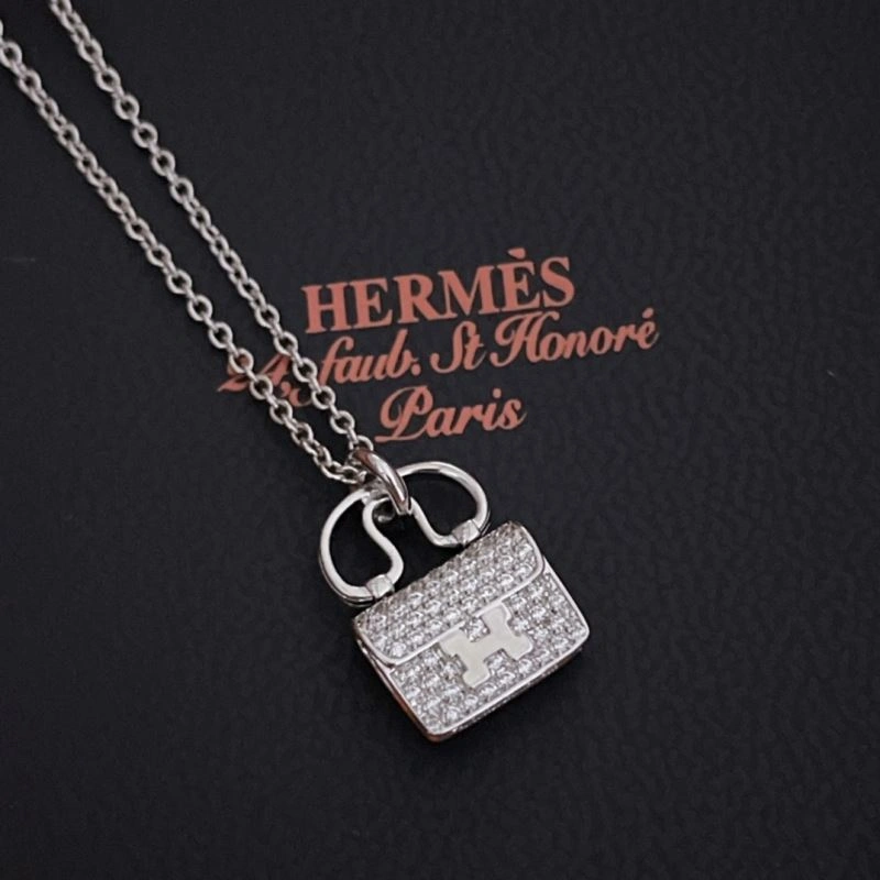 Accurate model Celine Necklaces