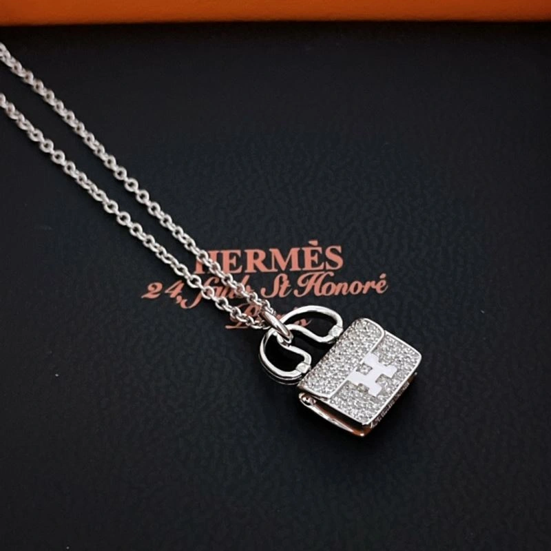 Accurate model Celine Necklaces