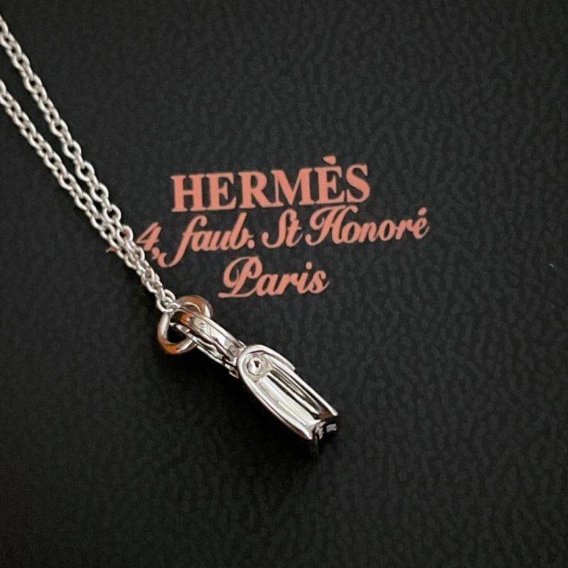 Accurate model Celine Necklaces