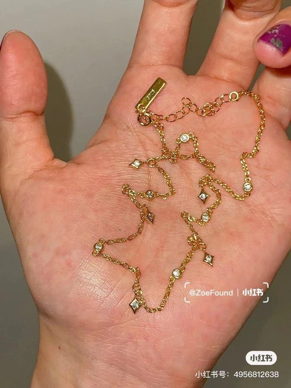 Accurate model Celine Necklaces