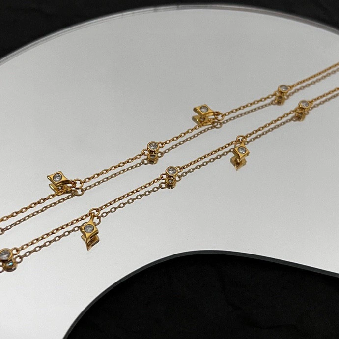Accurate model Celine Necklaces