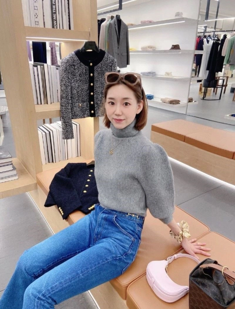 Brand-authenticated Celine Necklaces