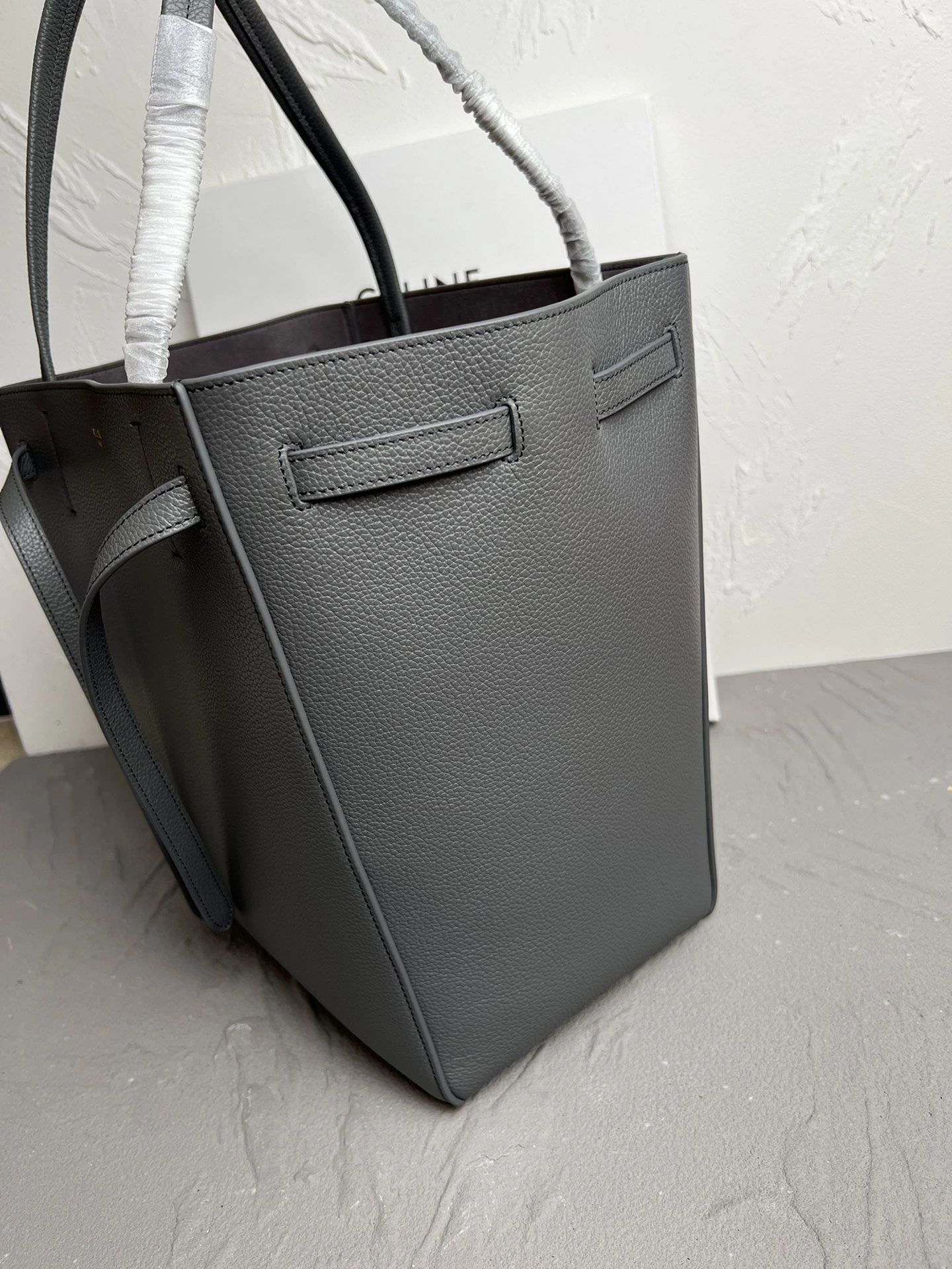 Low-cost Celine Shopping Bags