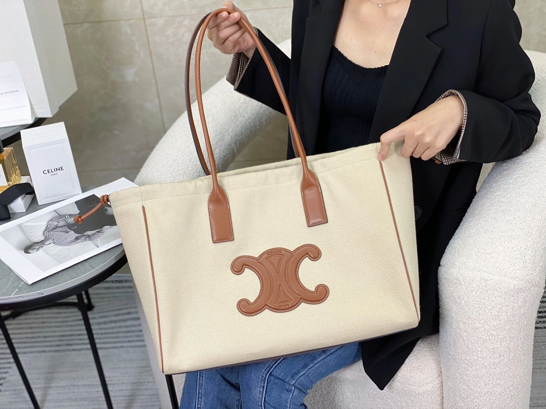 Accurate model Celine Shopping Bags