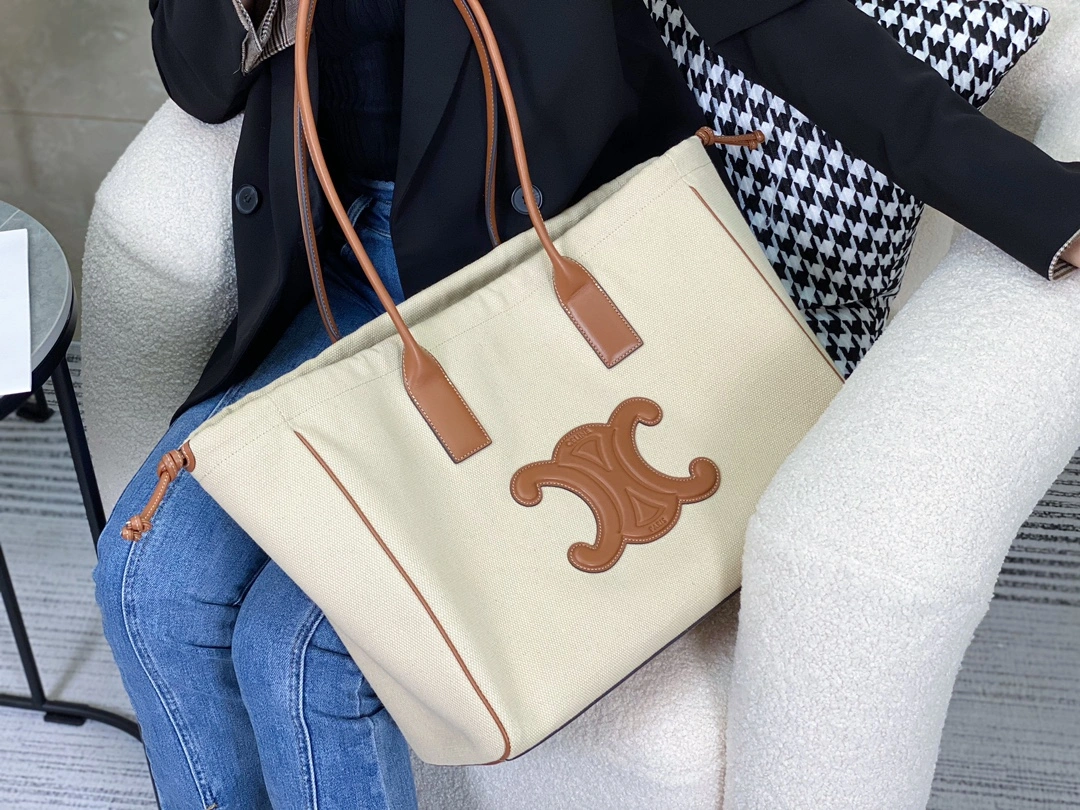 Accurate model Celine Shopping Bags