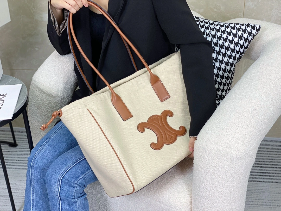 Accurate model Celine Shopping Bags