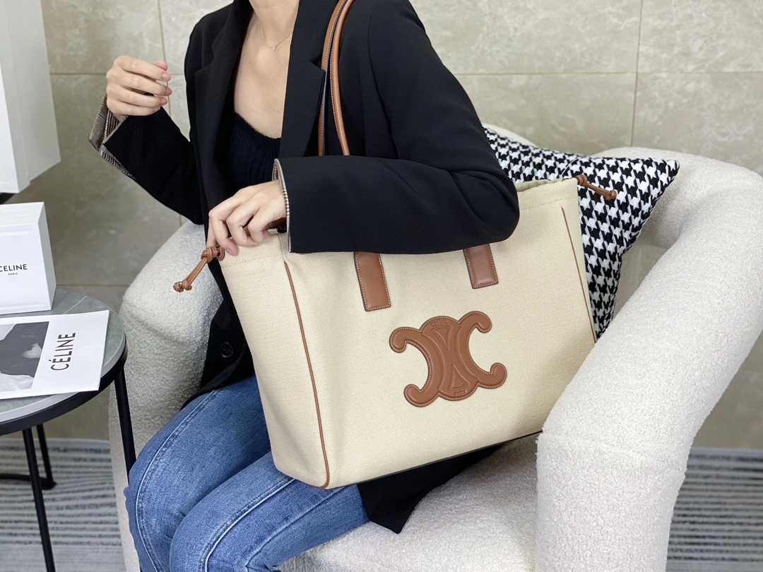Accurate model Celine Shopping Bags