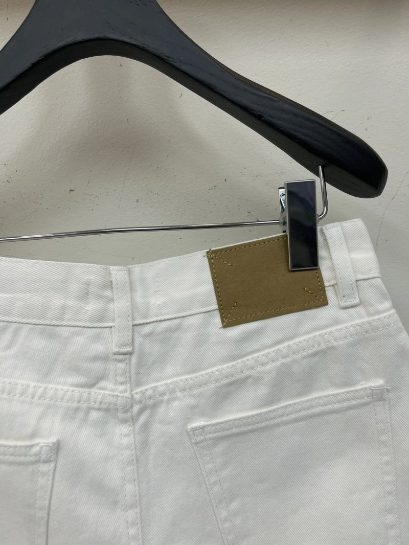 Accurate model Celine Short Pants