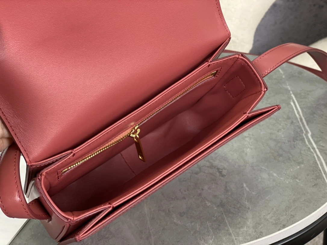 Top mirror Celine Triomphe Bags