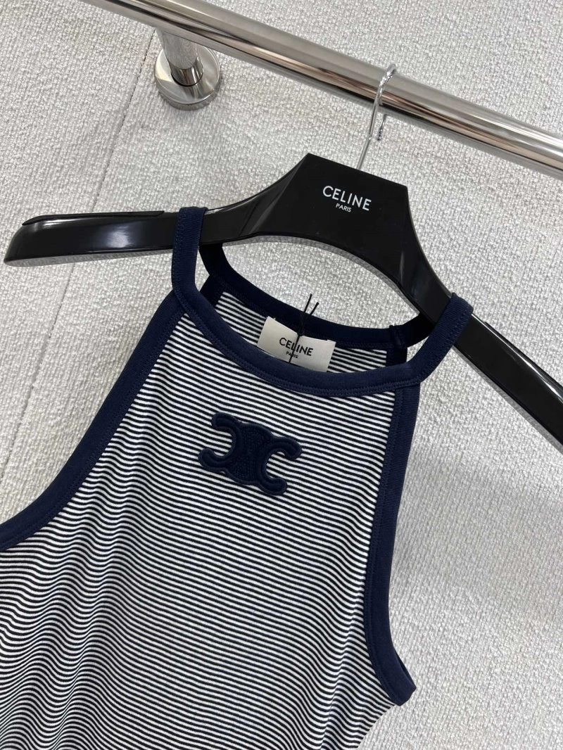 Accurate model Celine Vest