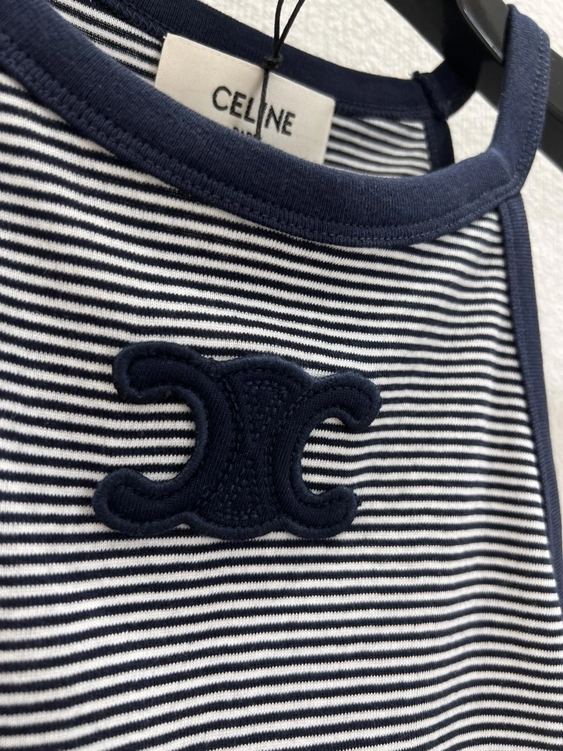 Accurate model Celine Vest