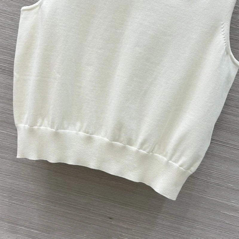 Accurate model Celine Vest
