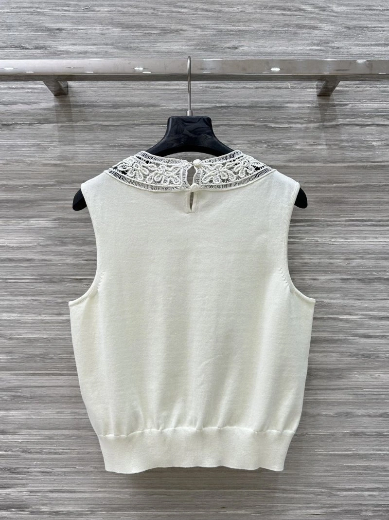 Accurate model Celine Vest