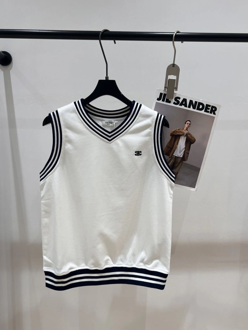 Accurate model Celine Vest