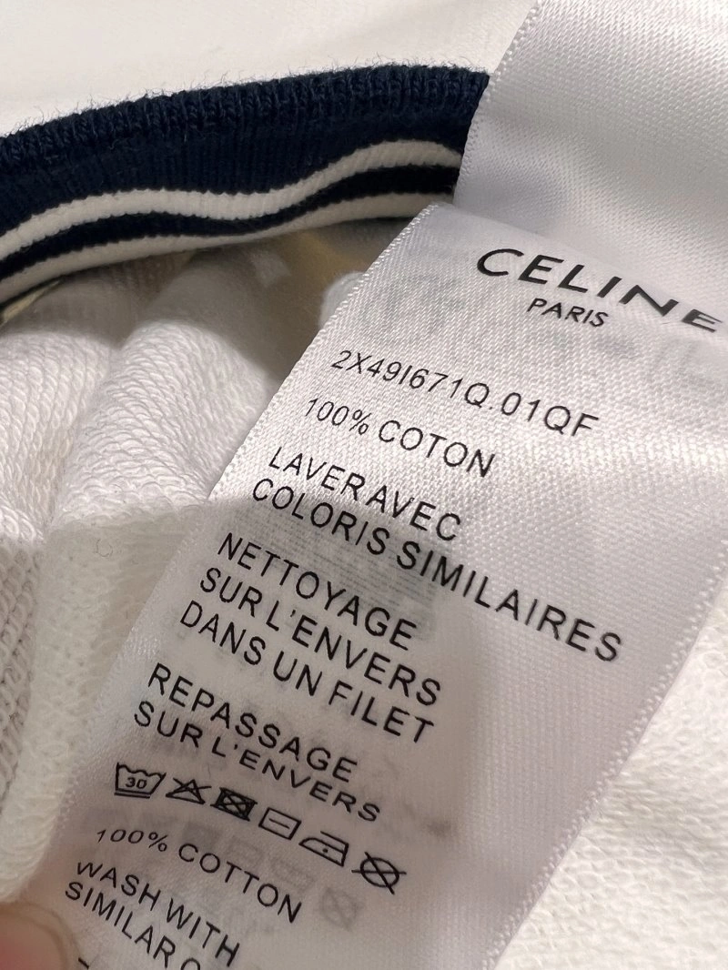 Accurate model Celine Vest