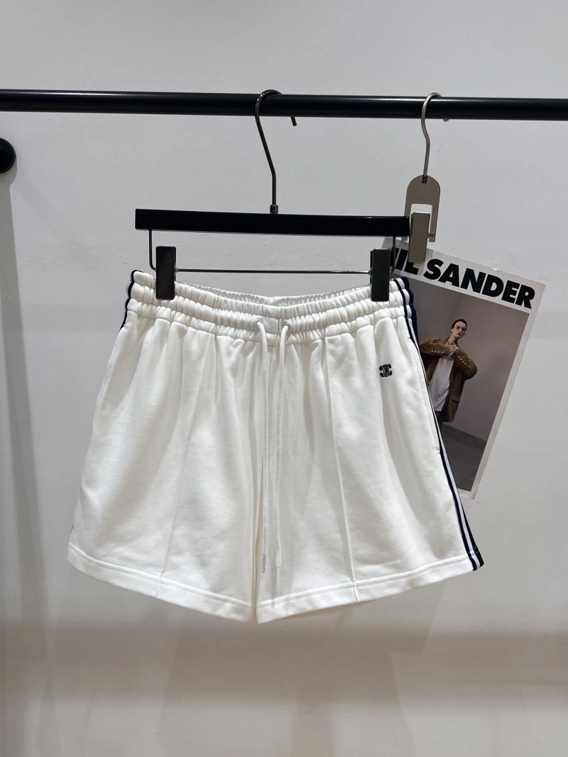 Accurate model Celine Vest