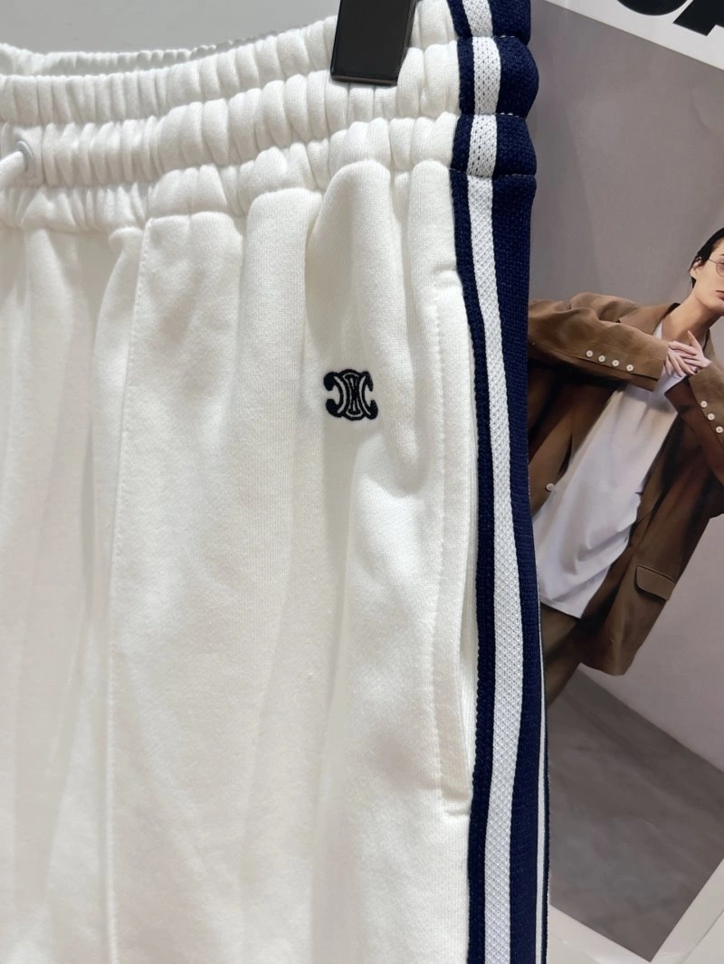 Accurate model Celine Vest