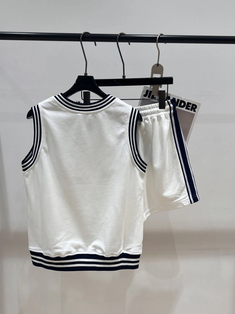 Accurate model Celine Vest