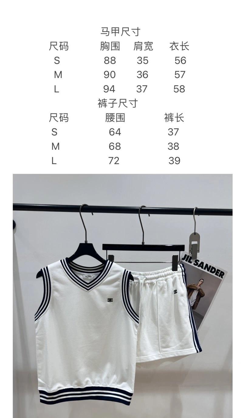 Accurate model Celine Vest