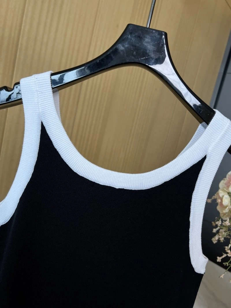 Accurate model Celine Vest