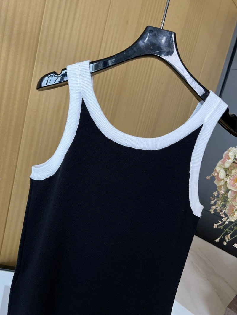 Accurate model Celine Vest