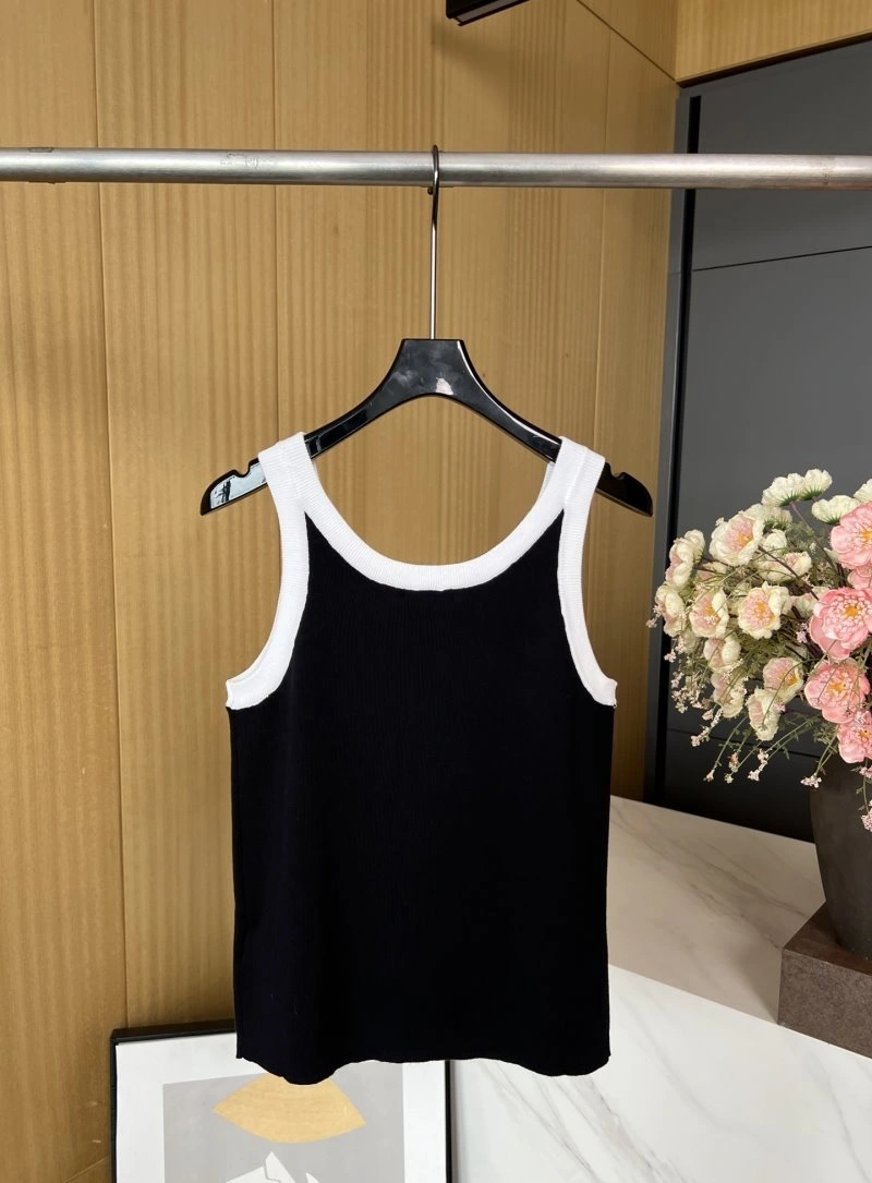 Accurate model Celine Vest