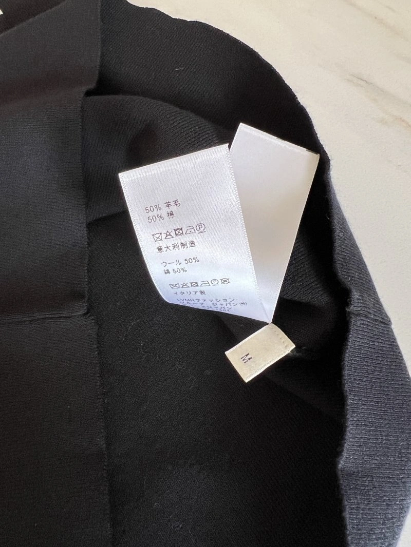 Accurate model Celine Vest
