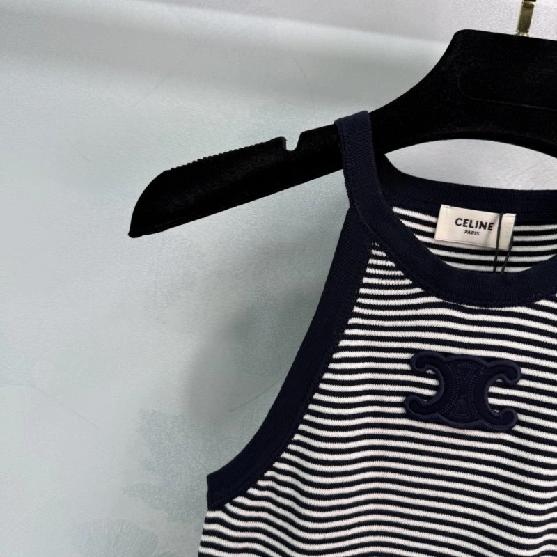 Accurate model Celine Vest