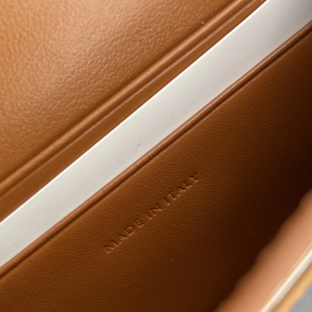 High accuracy Celine Wallets Purse