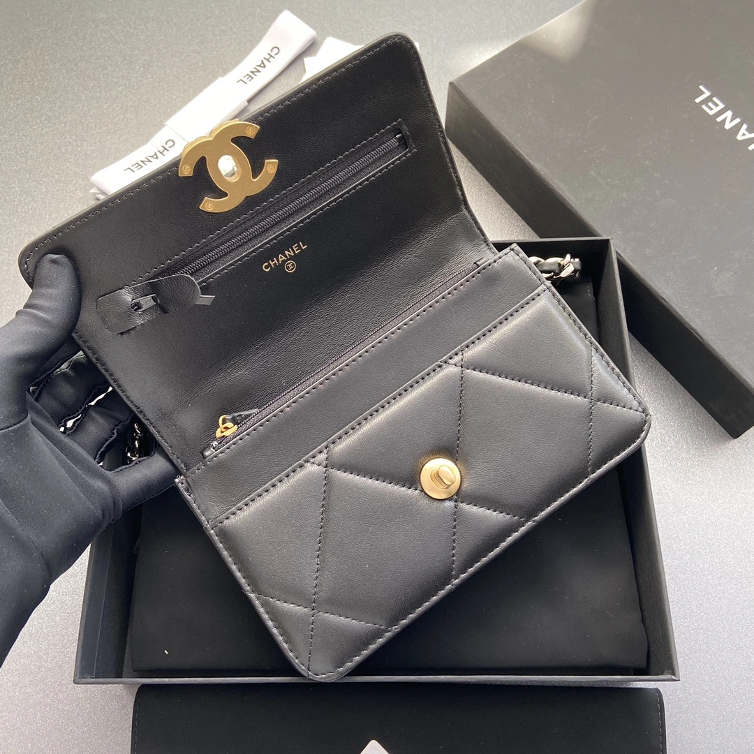 Exact replica Chanel 19 Bags
