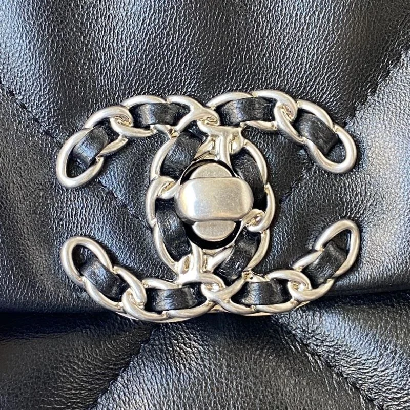 Top mirror Chanel 19 Bags