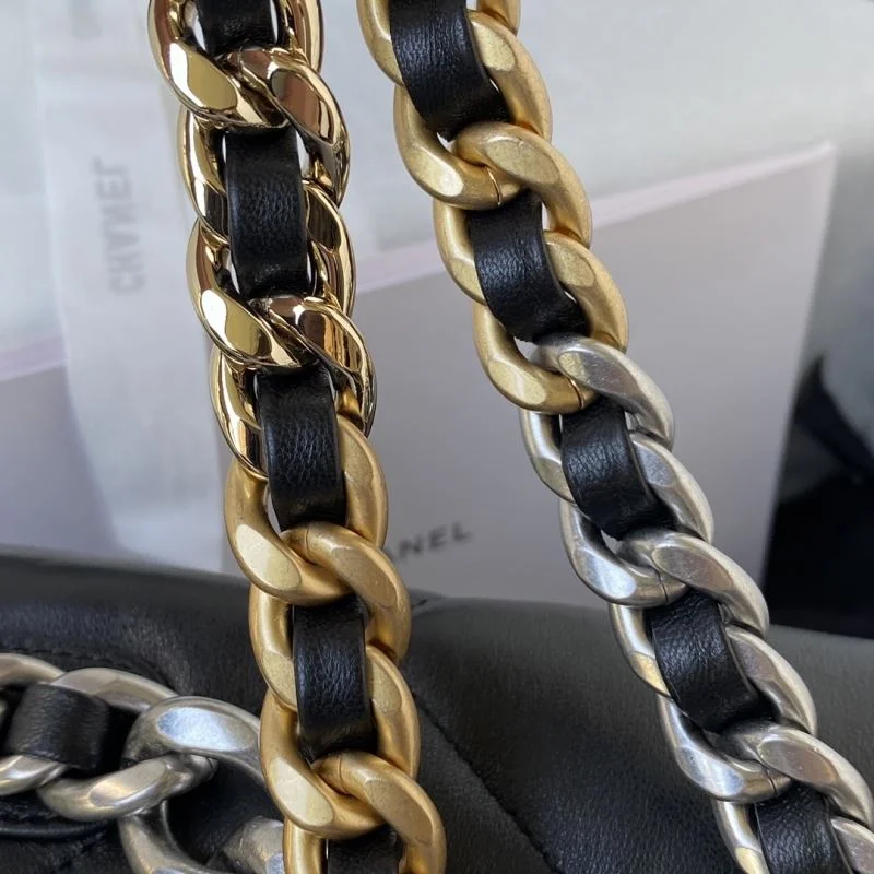 Top mirror Chanel 19 Bags