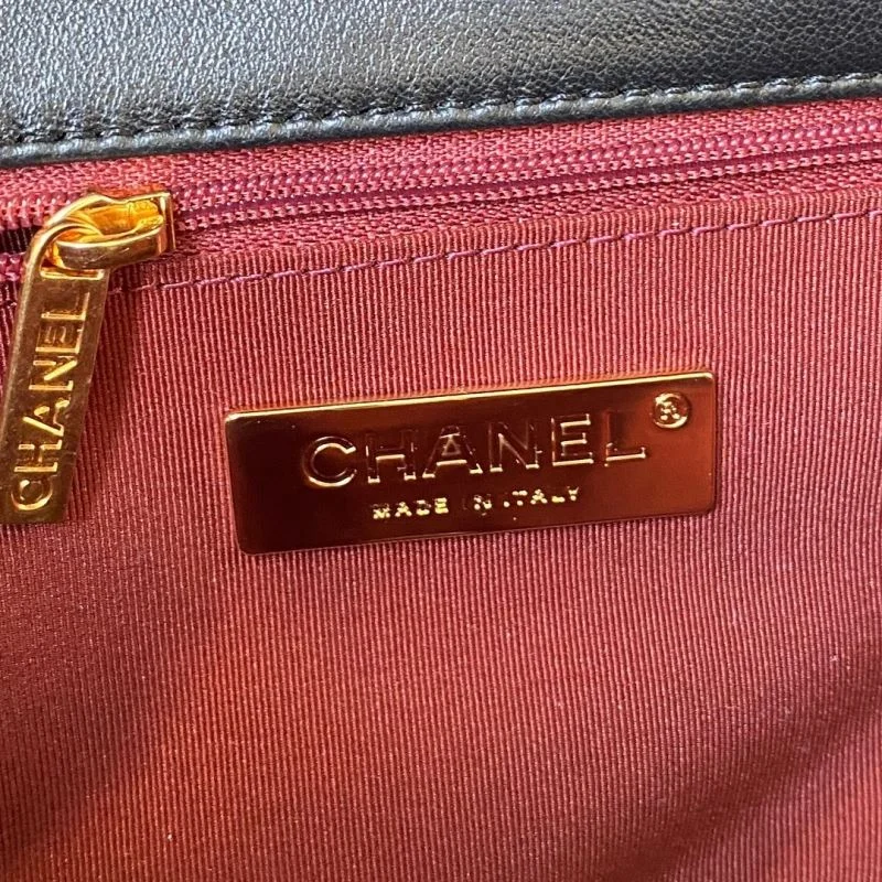 Top mirror Chanel 19 Bags