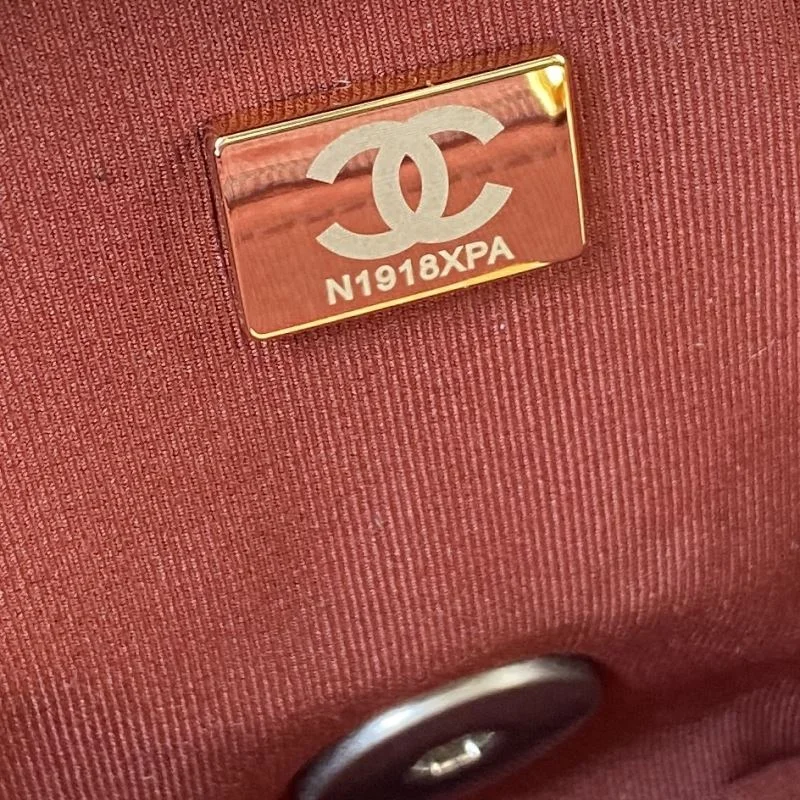 Top mirror Chanel 19 Bags