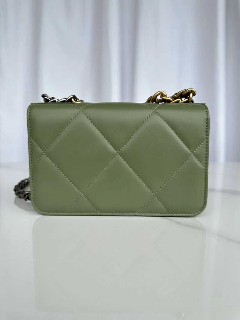 Brand-original Chanel 19 Bags