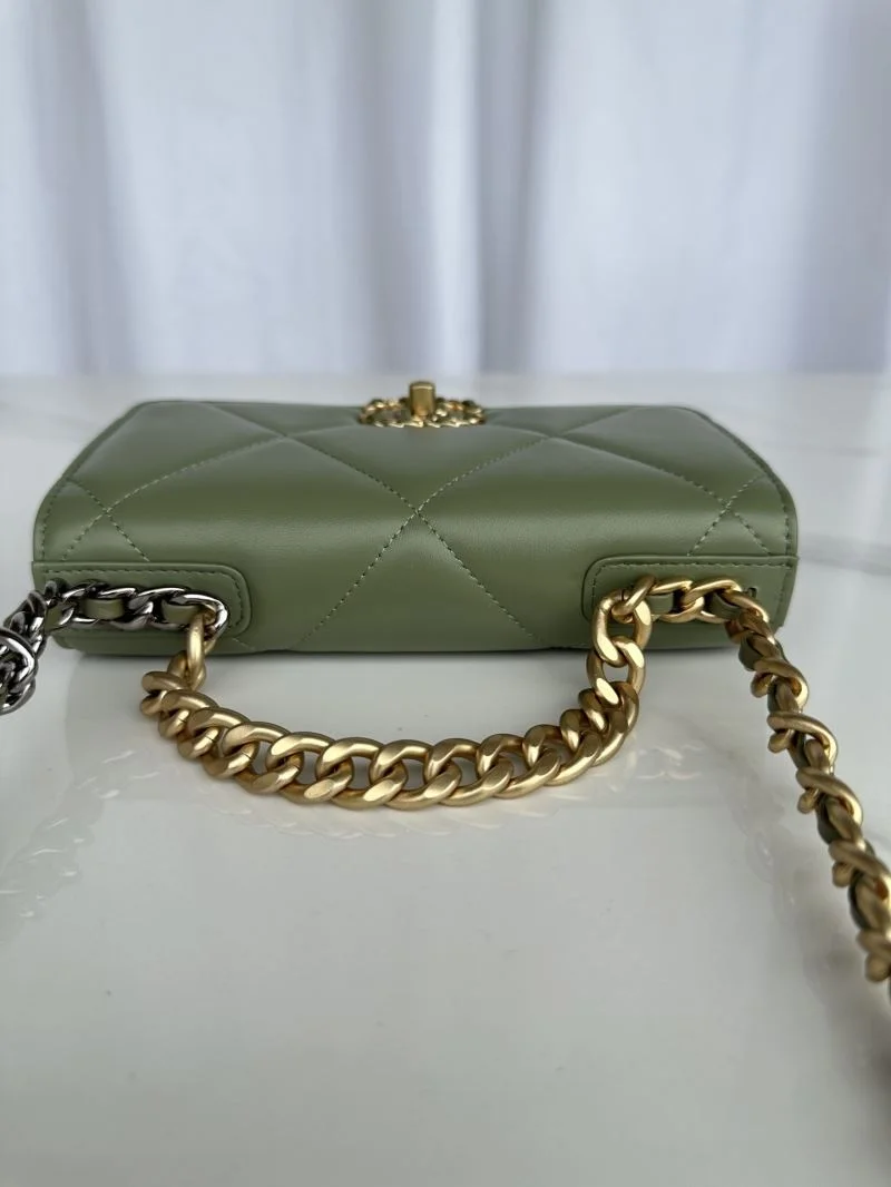 Brand-original Chanel 19 Bags
