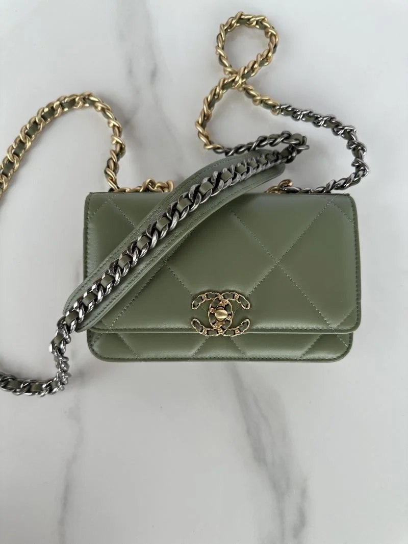 Brand-original Chanel 19 Bags