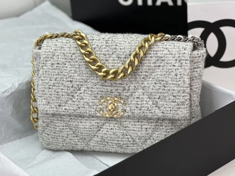 Top match Chanel 19 Bags