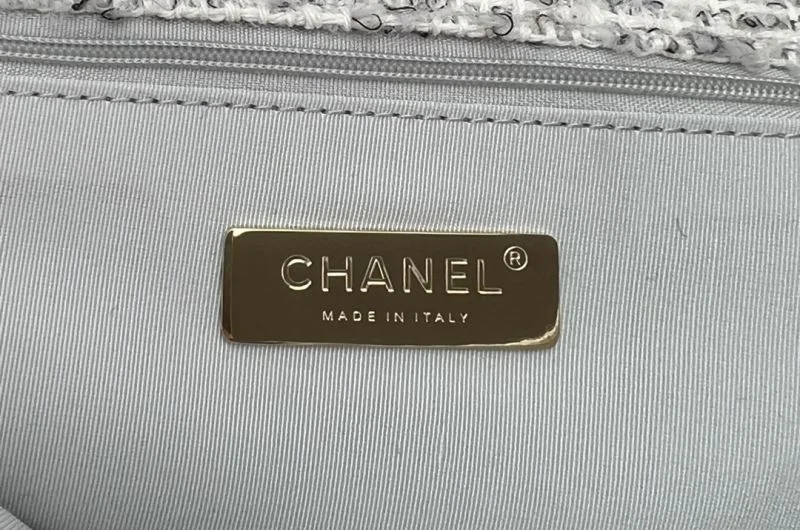 Top match Chanel 19 Bags