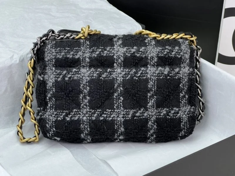 Top mirror Chanel 19 Bags