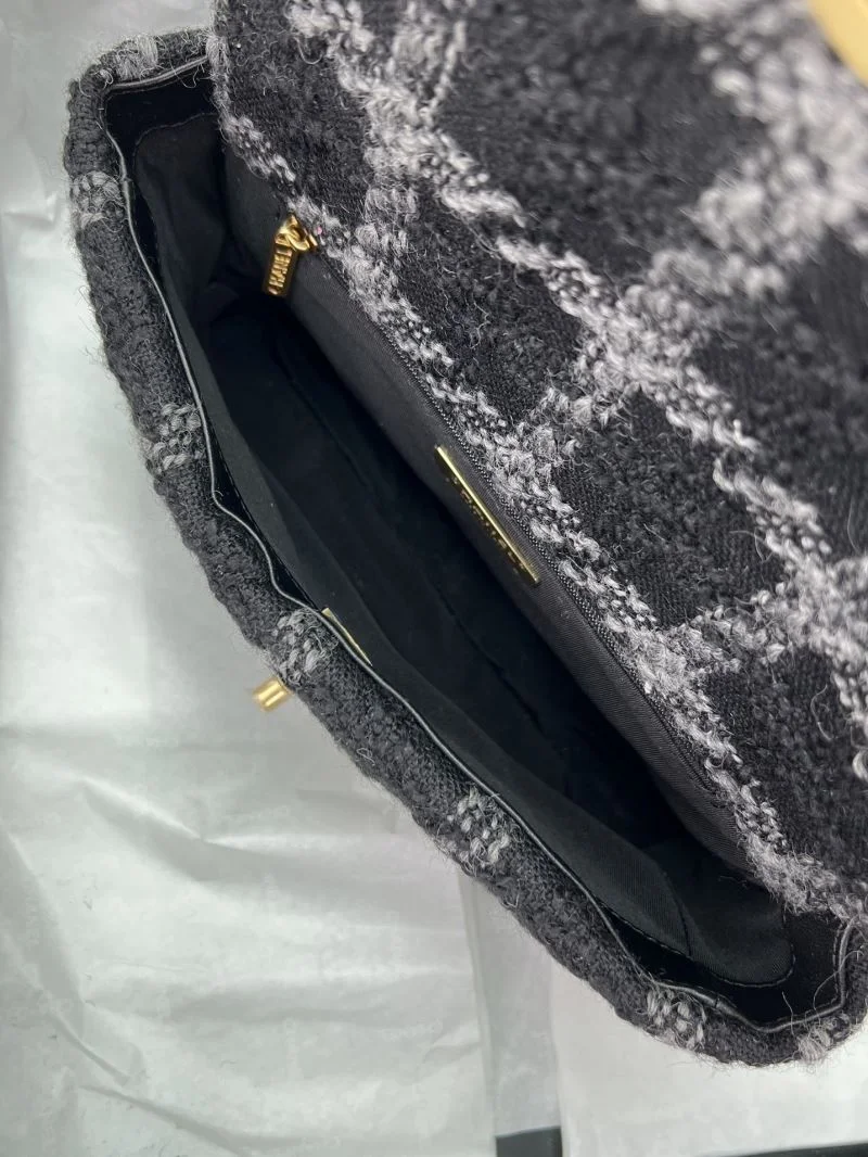 Top mirror Chanel 19 Bags
