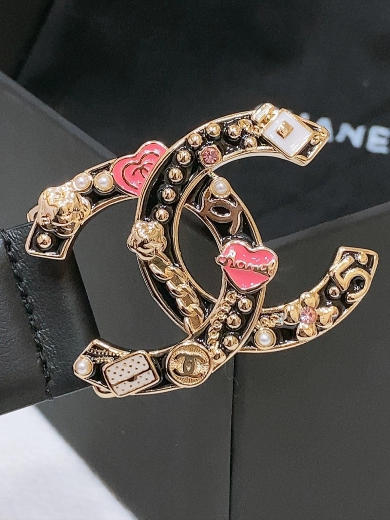 Low-cost Chanel Belts